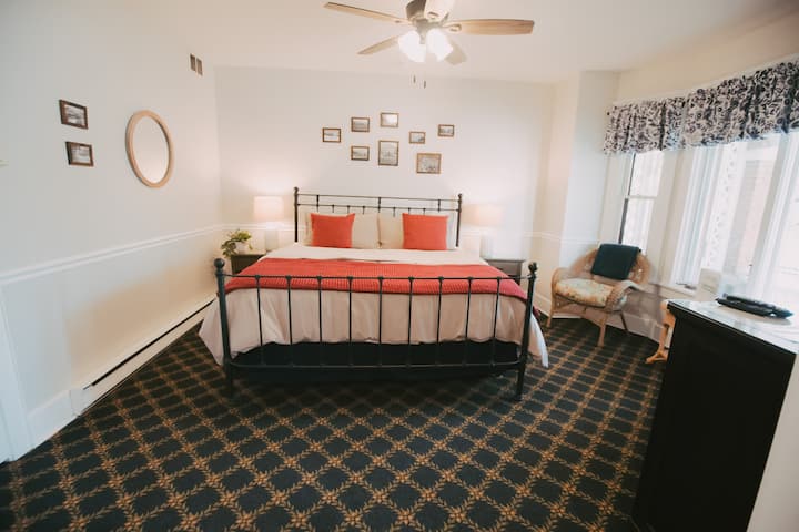 River Front Airbnb - Clark Fork Suite- Room #1 - Missoula, MT