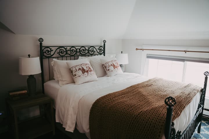 River Front Airbnb - Rock Creek Apartment- Apt. #6 - Missoula, MT