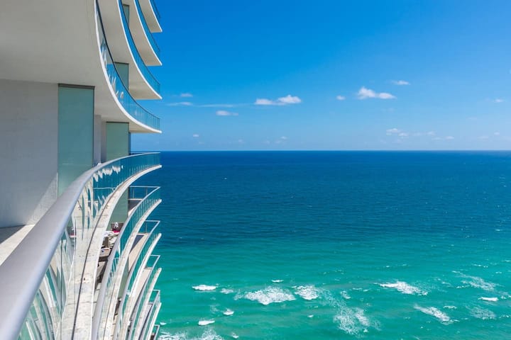 Great 2 Bedroom Apartment W/sea View On The Beach - Miami Gardens, FL