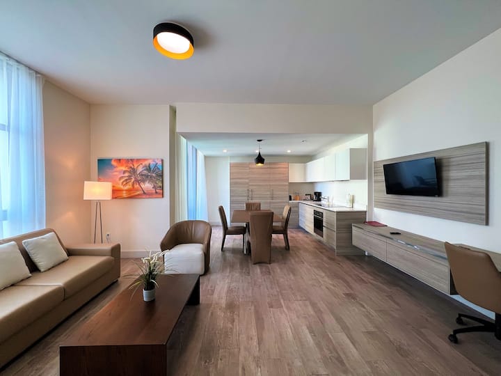 Stylish 1br Retreat – Steps To Hollywood Beach - Hollywood, FL