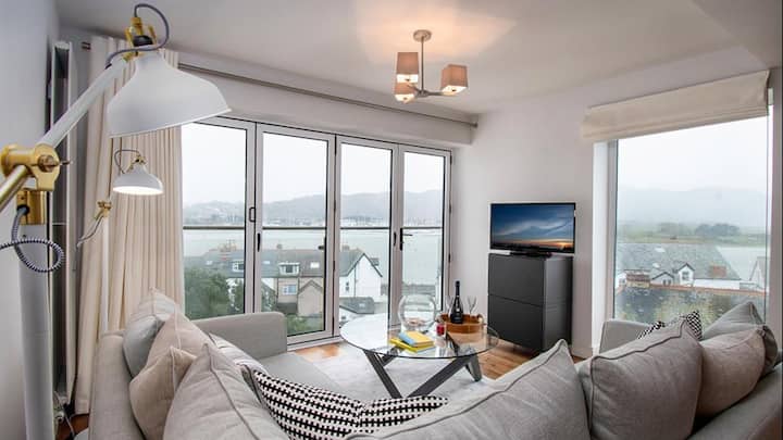 Deganwy Tower Apartment, Penthouse Near Llandudno - Llandudno