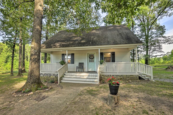 Peaceful Broken Bow Cottage W/ Fire Pit! - Broken Bow, OK