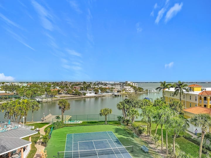 Beach-views-comfort-tons Of Amenities - St. Pete Beach, FL