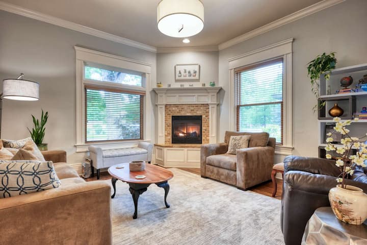 Lux 5 Star Retreat Amid Trees | Walk To Hyde Park - Boise, ID