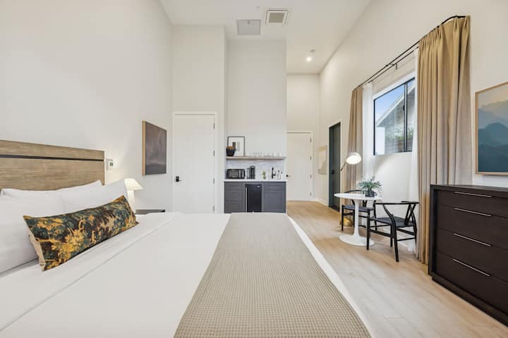 Casa Castillo Studio 3 - Santa Barbara, CA