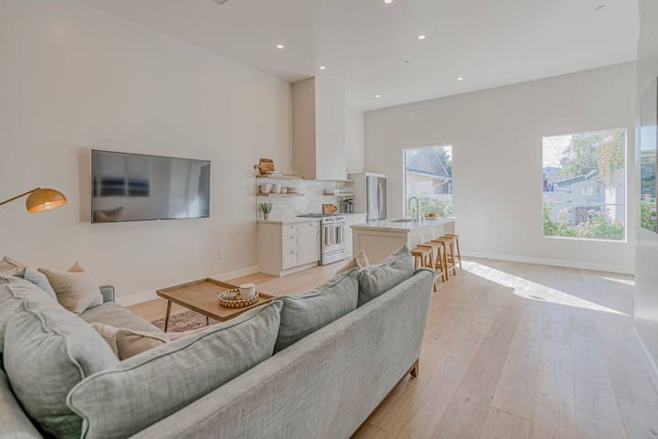 Casa Castillo Apartment 5 - Santa Barbara, CA