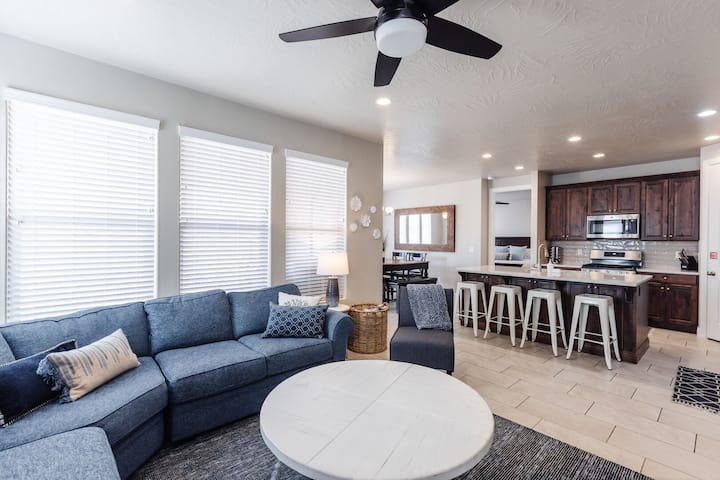 Cactus Rose | Multi-suite Home | Private Hot Tub - St. George