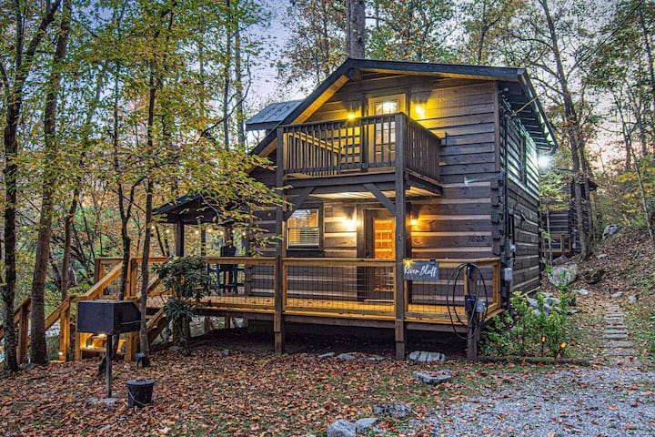 Riverfront Cabin W/ Hot Tub | 2 Mi To Smoky Mtns - Townsend, TN