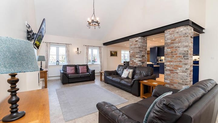 Ty'r Efail, Traditional Welsh Cottage Nr. Llanrwst - Penrhyndeudraeth