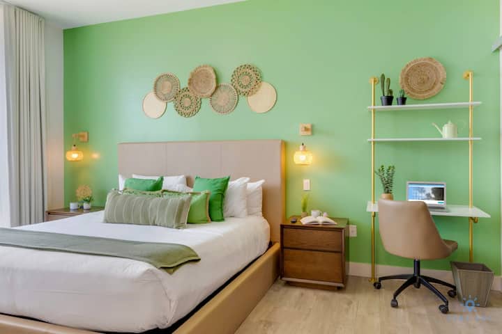 A Rooftop Pool| Balcony|hollywood Beach Broad–walk - Hollywood, FL