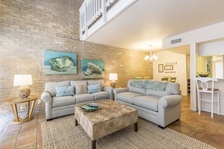 Beachfront Bliss At The Sandy Shores Townhouse! - Port Isabel, TX