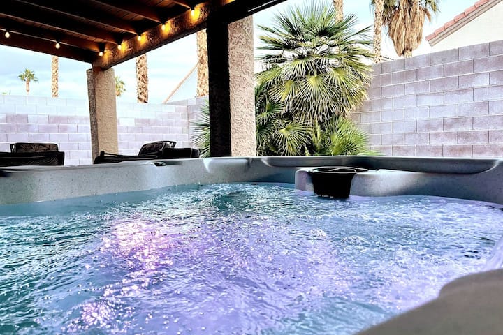 Single-floor, Brand-new Hot Tub, Near Speedway, Downtown, Strip & More. - Las Vegas, NV