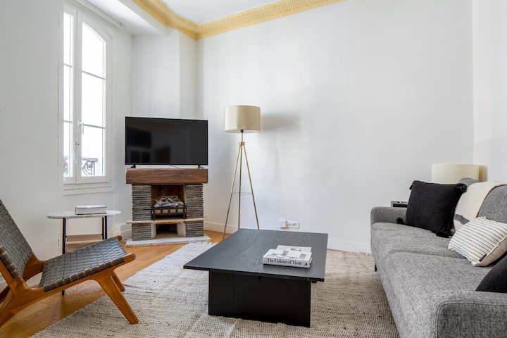 Blueground | Champs-élysées, By The Grand Palais - Paris