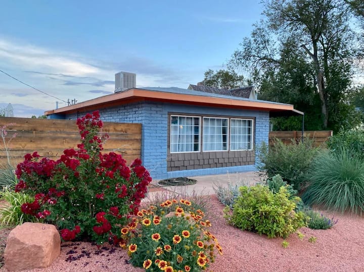 Tranquil Bungalow Near Zion!- 2bd/1ba - Kanab, UT