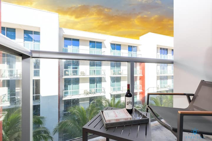 Hot Tub & Rooftop Pool+ Near Beach - Hollywood, FL