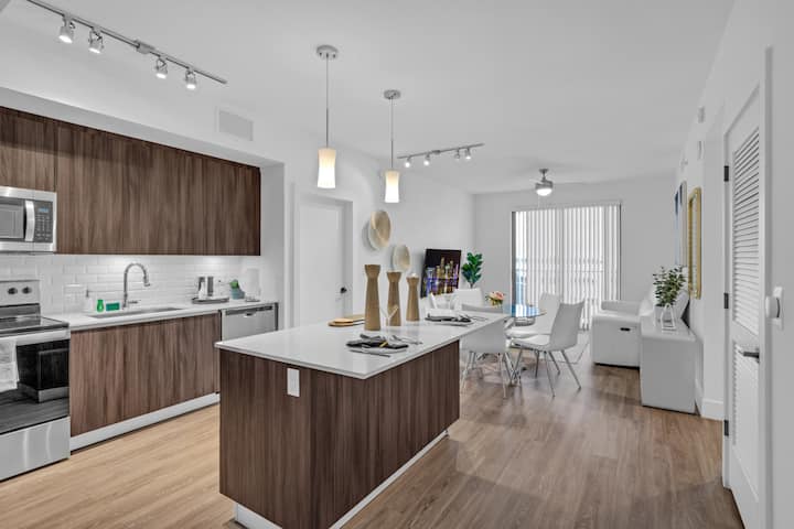 Modern 2 Bed In The Heart Of Doral Free Parking - Doral, FL