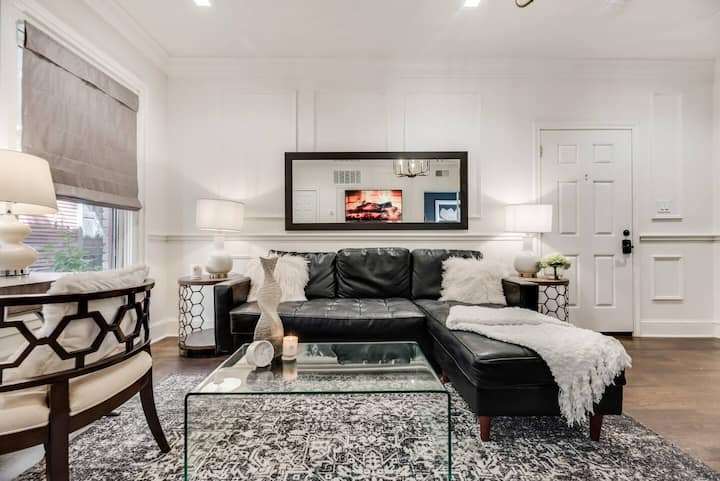 Live In Luxury In Historic Neighborhood - Dallas, TX