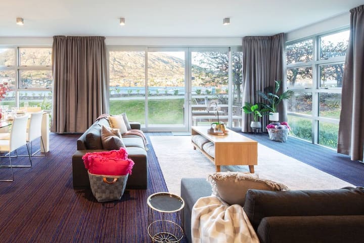 Mantra 2 | Free Parking & Lakeside Walk Track - Queenstown, New Zealand