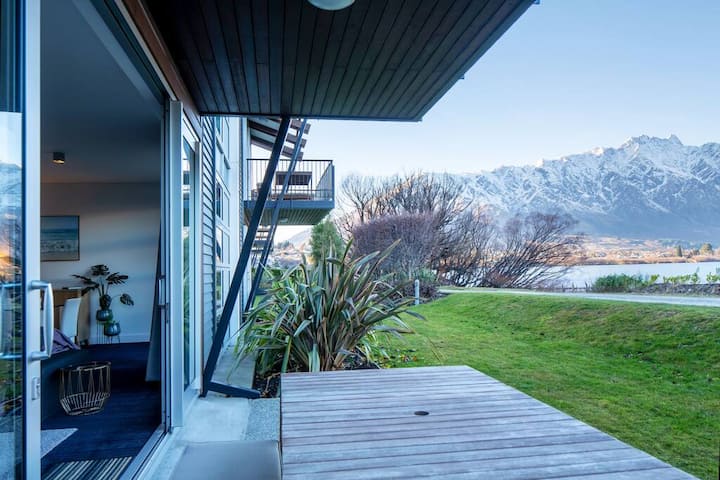 Mantra 2 | Free Parking & Lakeside Walk Track - Queenstown, New Zealand