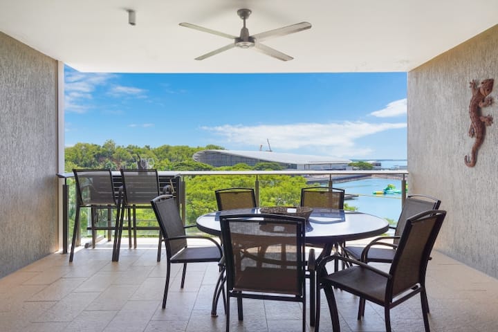 Superb Waterfront Lagoon Views: Balcony Relaxing - ダーウィン