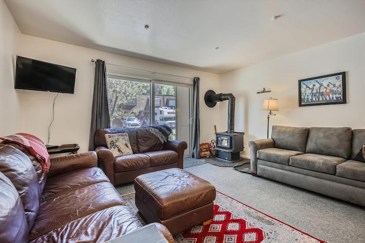 Palisades Tahoe Condo By The Village - Tahoe City, CA