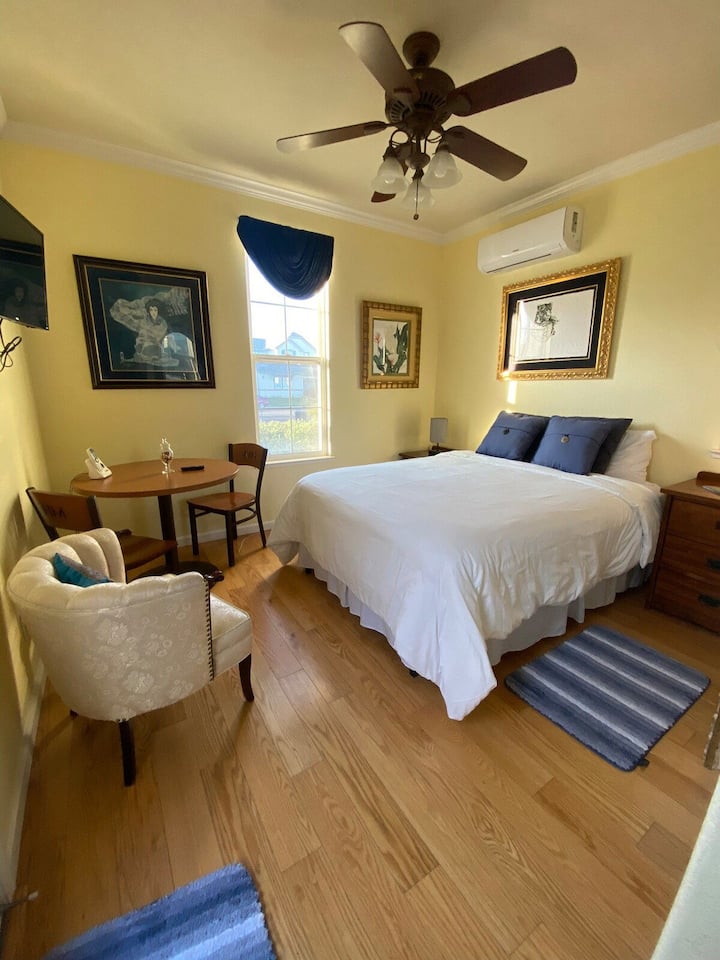 Suite Mountain Home-1 Bed, Kitchenette & Courtyard - Tracy, CA