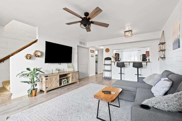 Stylish 2br Condo | Pool, Hot Tub, Near Uofa - Tucson, AZ