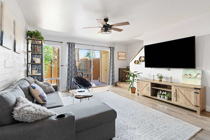 Stylish 2br Condo | Pool, Hot Tub, Near Uofa - Tucson, AZ