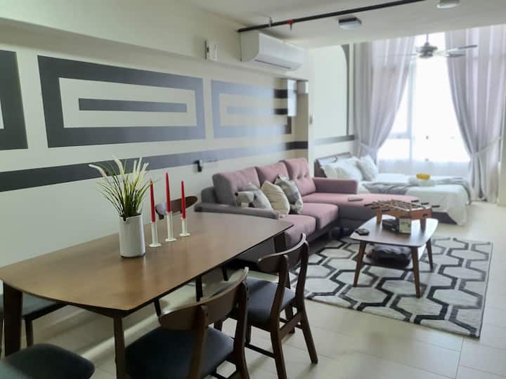 The Duplex Getaway @ Tamarind Suites, Wifi Netflix - Cyberjaya