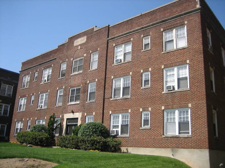 Historic Gray Court Apt Downtown Ws - Winston-Salem, NC