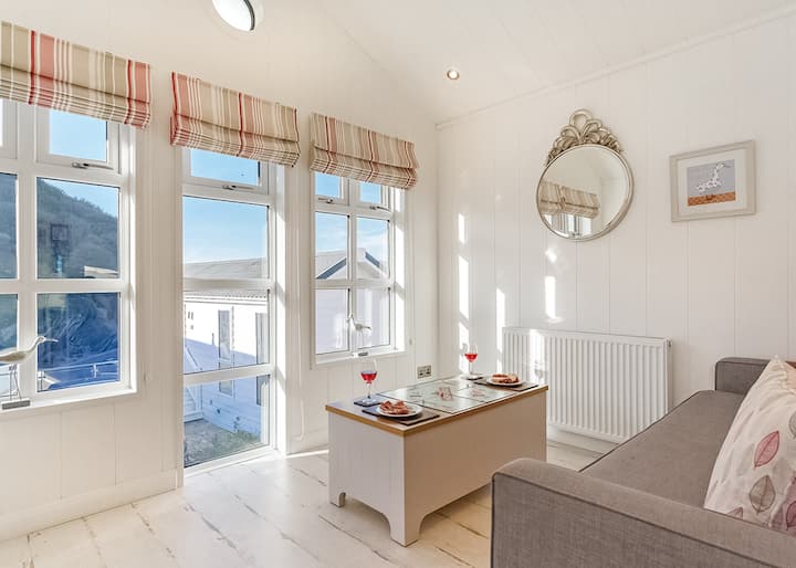 Larkstone Elegance - Ilfracombe