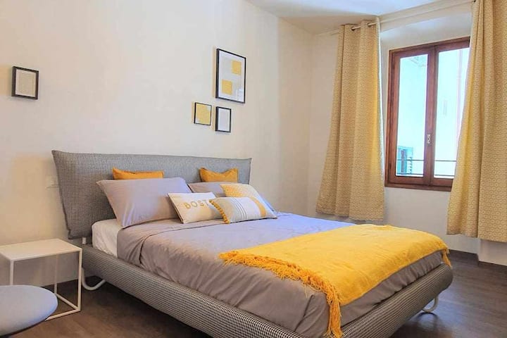 Elegant Yellow Apartment In San Gallo Firenze - Florenz