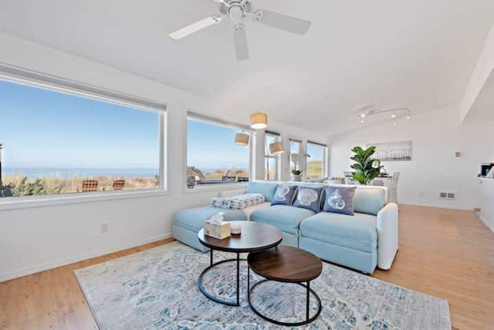 Panoramic View Home W/hot Tub! Pet Friendly! - Oak Harbor, WA