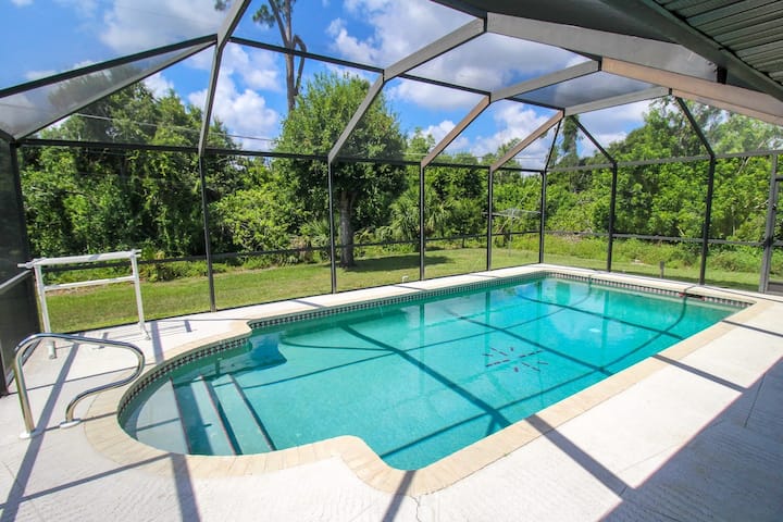 Relaxing 2br Pool Home - Charlotte's Dream - Port Charlotte, FL