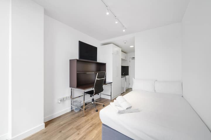 Bronze Studio Near Kings Cross - King's Cross station - London