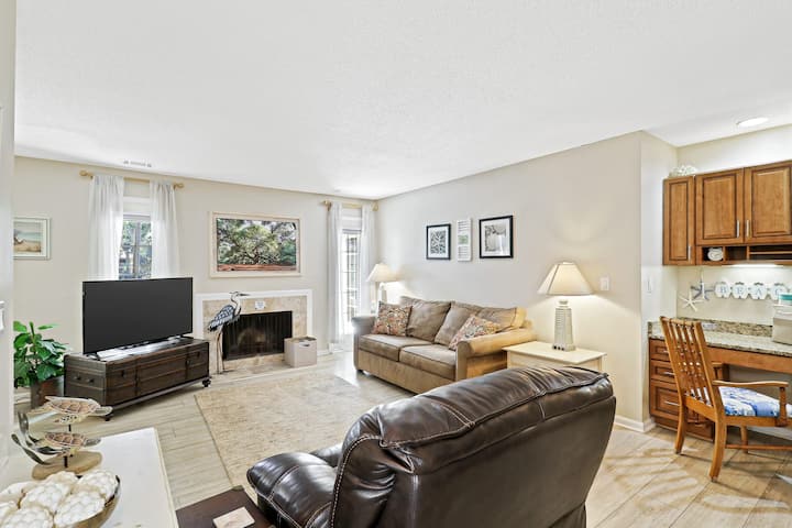Pet-friendly 128 Evian Villa Pool, Pickleball, Ten - Palmetto Dunes, SC