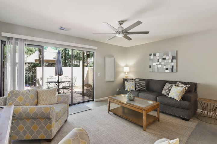 Coastal Charm & Convenience Beach Club Villa