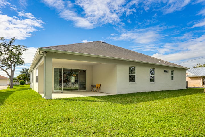 13 Mi To Beach: Modern Getaway In Port St Lucie! - Port St. Lucie, FL