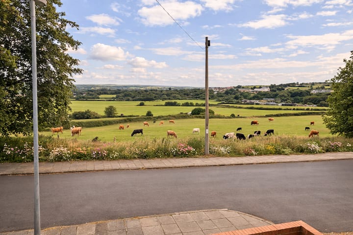 Panoramic Sunset Views - Newly Refurbished - Bury