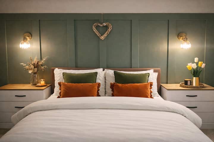 Panoramic Sunset Views - Free Parking - Bury