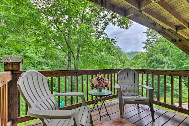 Mountain-view Maggie Valley Home W/ 2 Decks! - Maggie Valley, NC