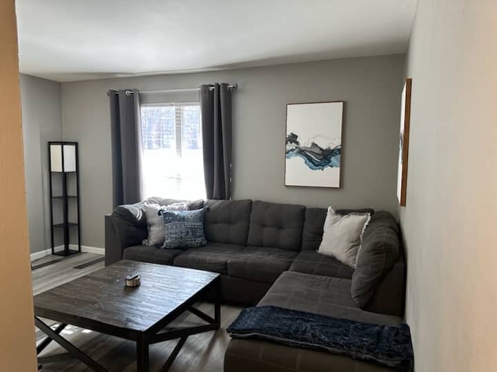Spacious 2-bedroom Abode Just Moments From Main St - Ameristar Casino Resort Spa St. Charles