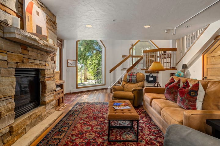Burgess Creek Bungalow, Heated Outdoor Pool, Hot Tub & Private Creekside Patio! - Steamboat Springs