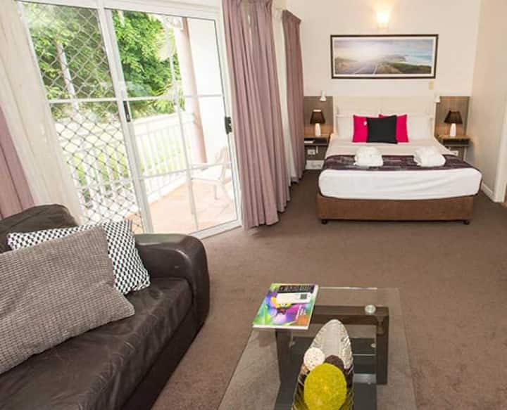 Deluxe Queen Studio Apt - Cairns