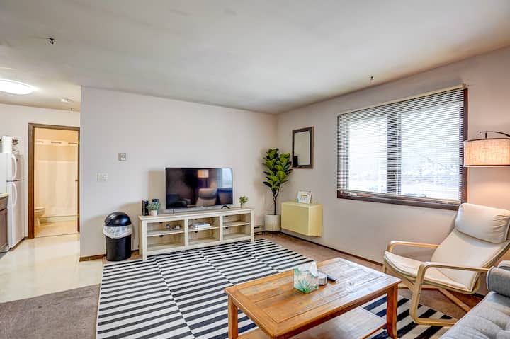 Walk To Hospital&campus|free Parking|w/ Desk&works - Madison, WI