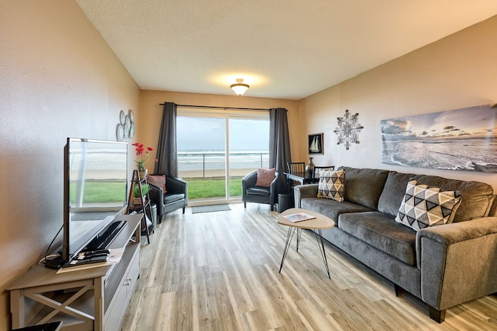 Cozy Ground Floor Beachfront Suite - Sleeps 4 - Pool And Sauna! - Oregon