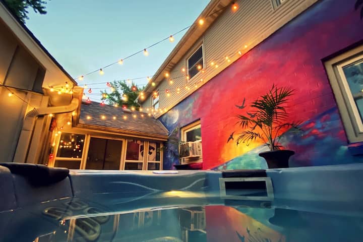 Hot Tub Oasis Hideaway W/ 4 Bed + Large Patio+yard - Independence, MO