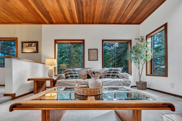 Talmont Pines 4br Retreat With Hoa Beach Access! - Tahoe City, CA