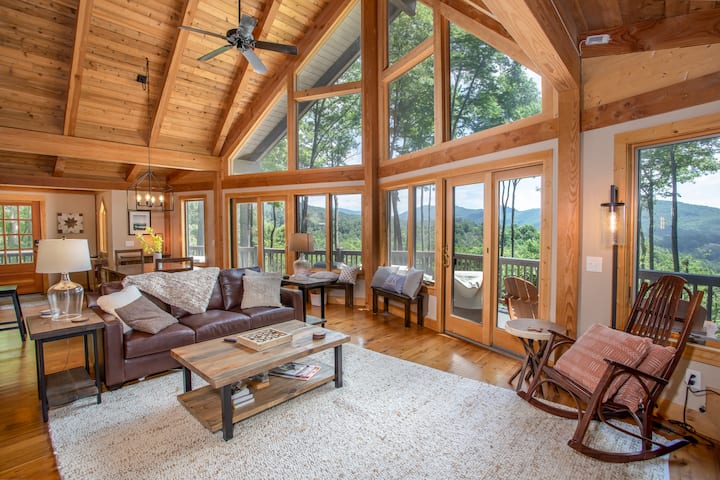 Mountain Lodge With Picturesque Views - North Carolina