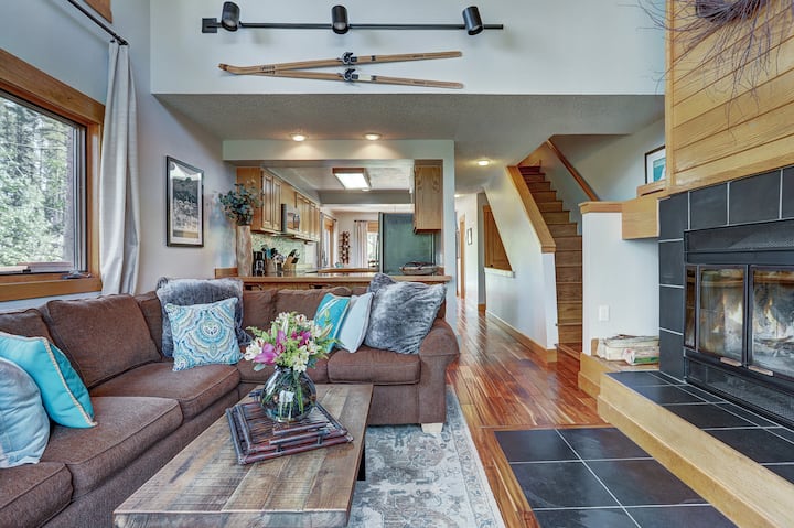 Sophie's Chalet: A Spacious 3-bedroom Townhome! - Breckenridge, CO